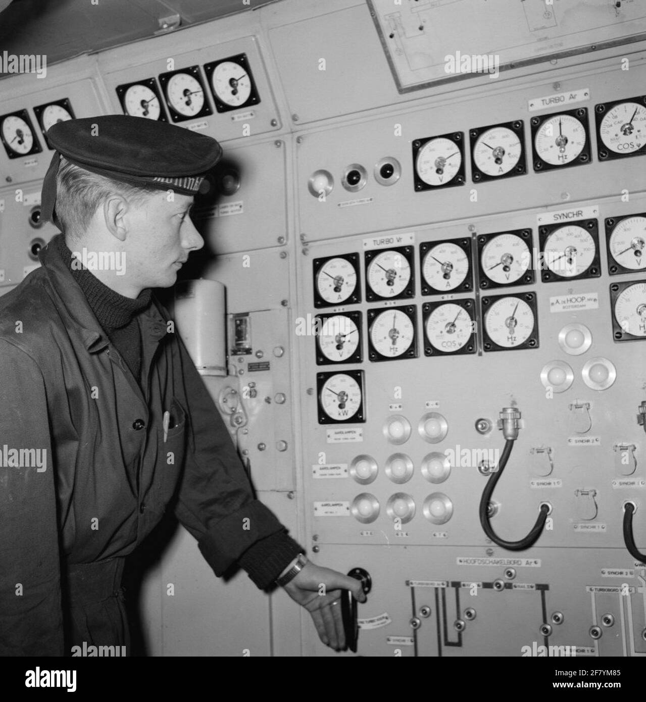 Electrician rear Subdue boat hacker hr.ms switchboard. Utrecht (D 817 ...
