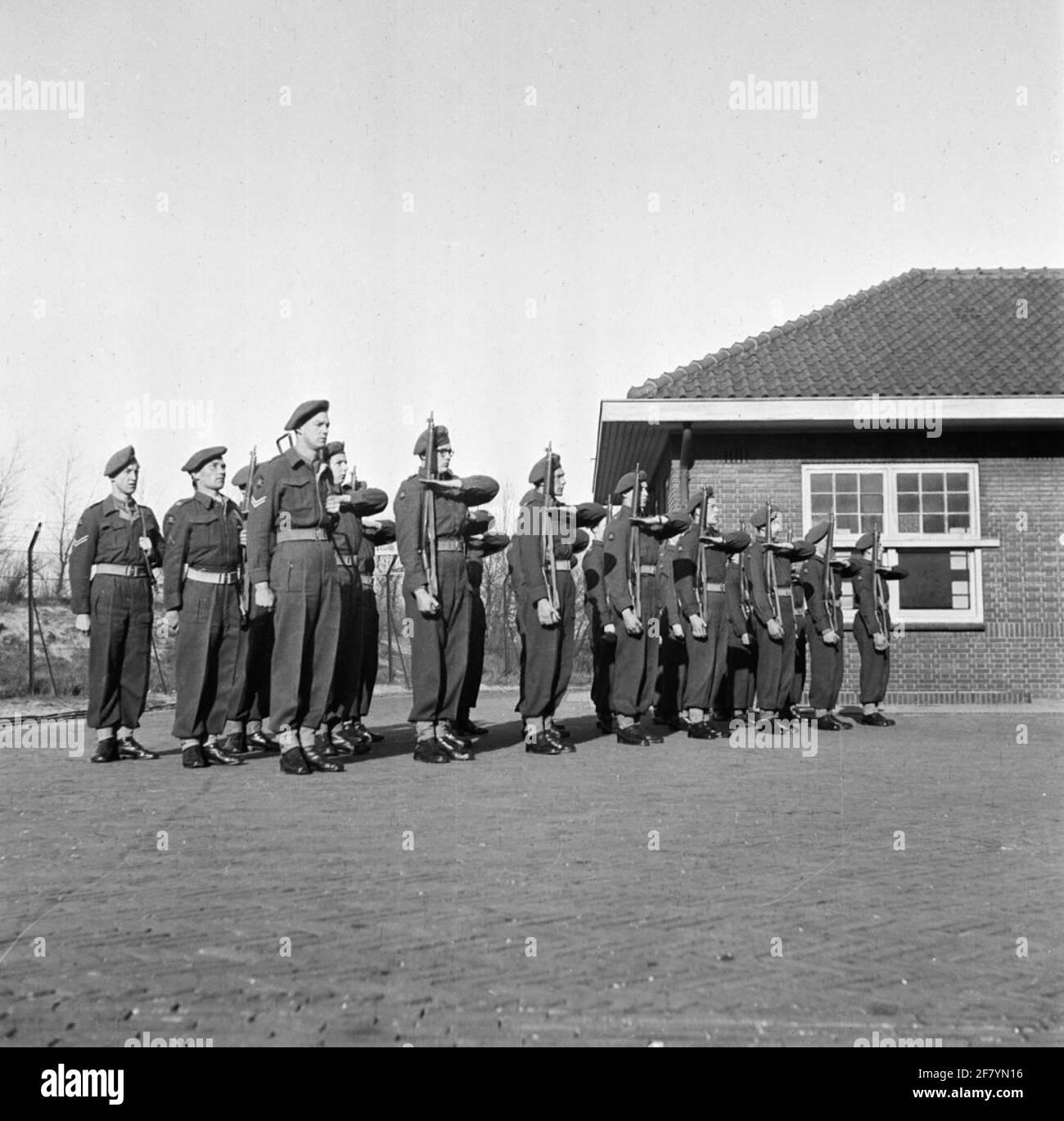 Arm exercise on the Alexanderkazerne in The Hague. The attitude: "In ...