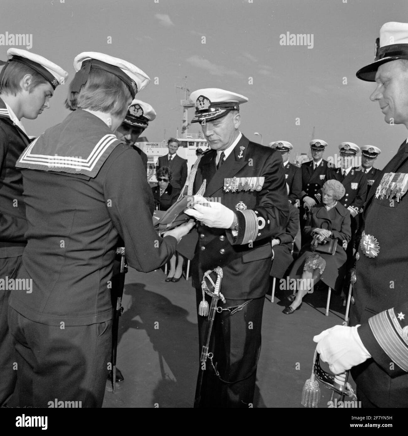 Command transfer BDZ from Vadm E. Rust to Vadm B. Veldkamp A / B. v. Hr ...