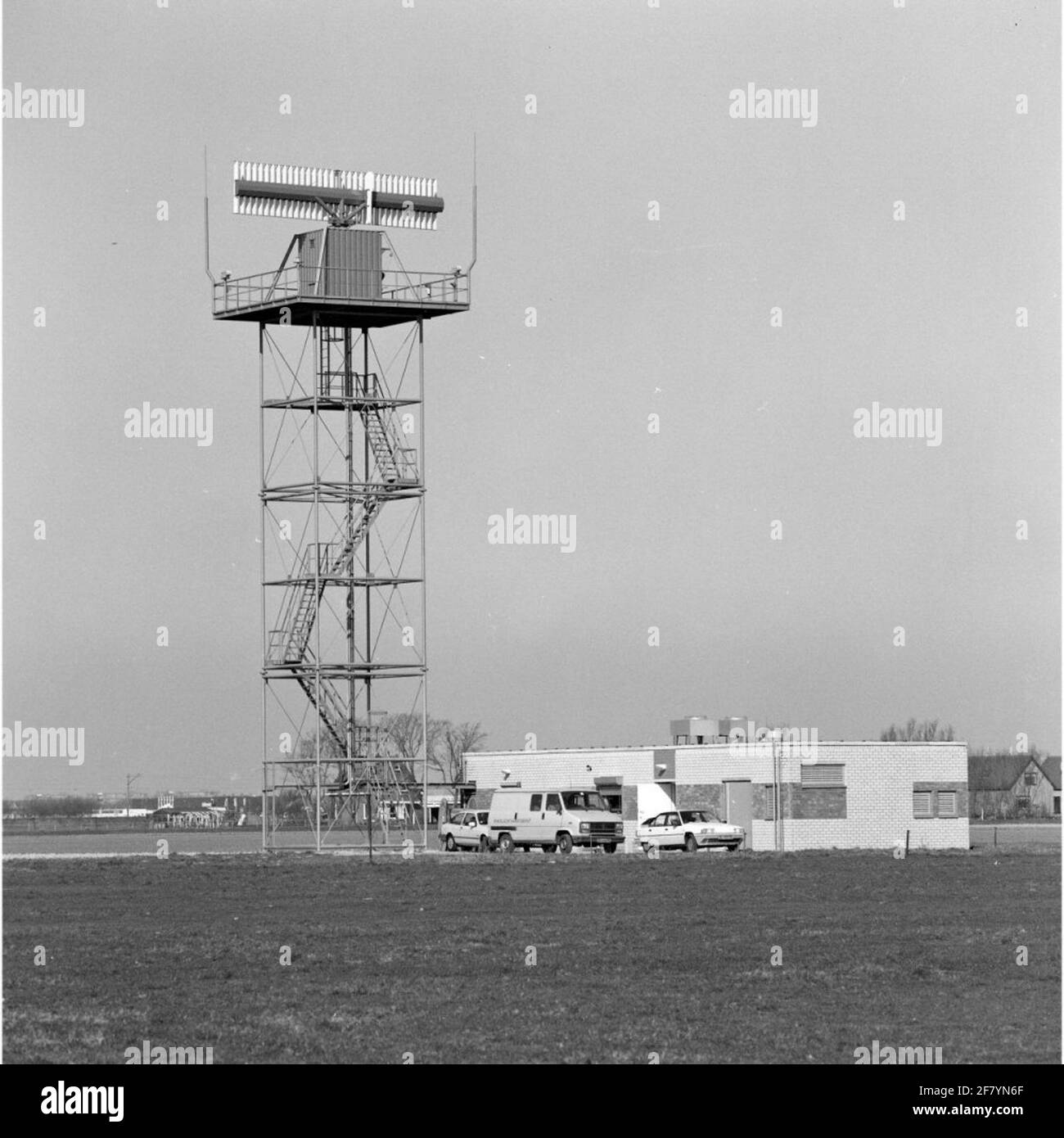 Secondary surveillance radar hi-res stock photography and images - Alamy