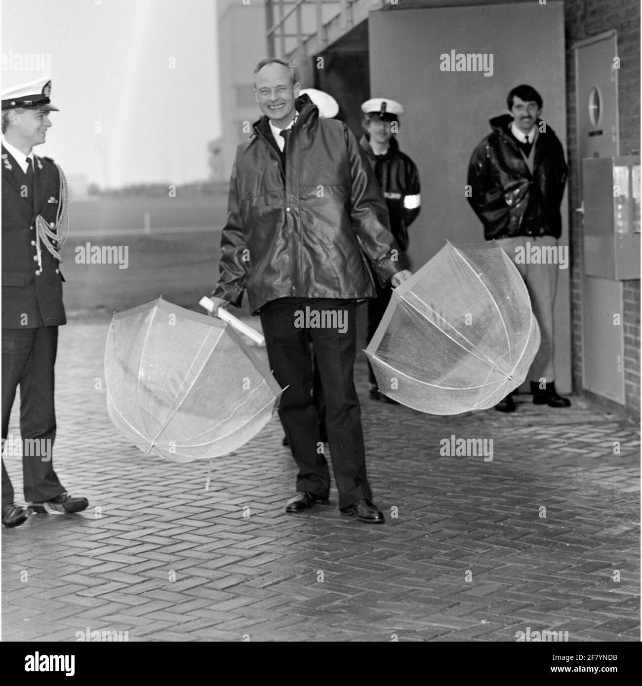 Visit HM Queen Beatrix at the school for NBCD (nuclear, bacteriological ...