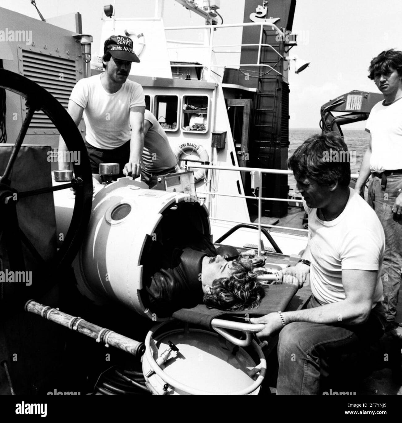Tank crew maintenance Black and White Stock Photos & Images - Alamy