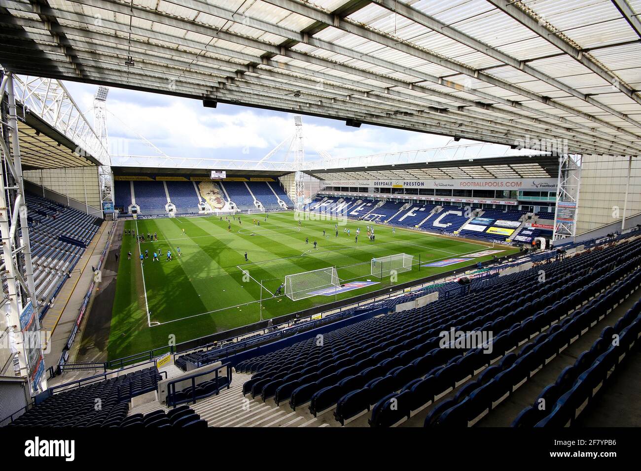 Brentford stadium view hi-res stock photography and images - Alamy