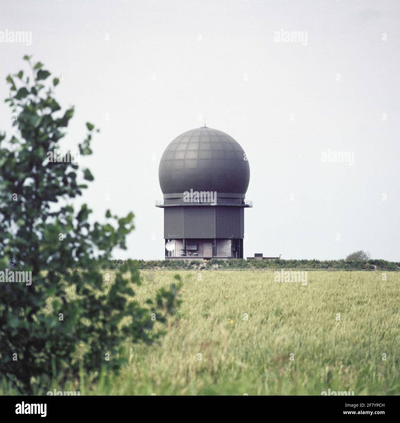 The Medium Power Radar (MPR) taken in 1976 (MPR) with an ARES 3-D radar ...