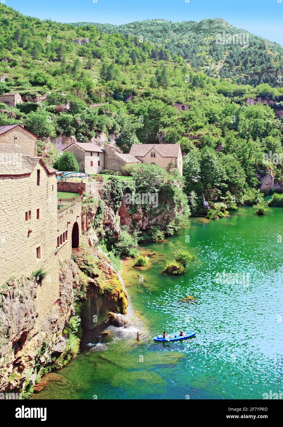 The river Tarn at the village waterfall of Saint-Chély-du-Tarn Stock ...