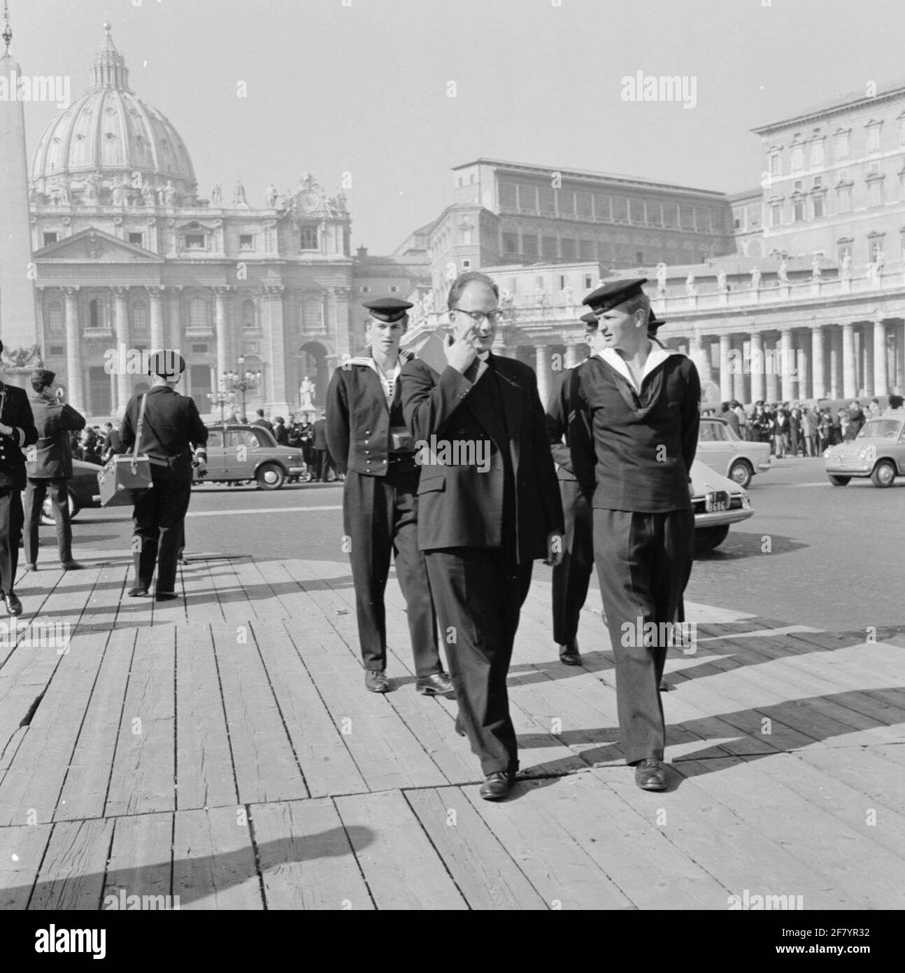 A group of Dutch naval people passengers in Rome, after they arrived ...