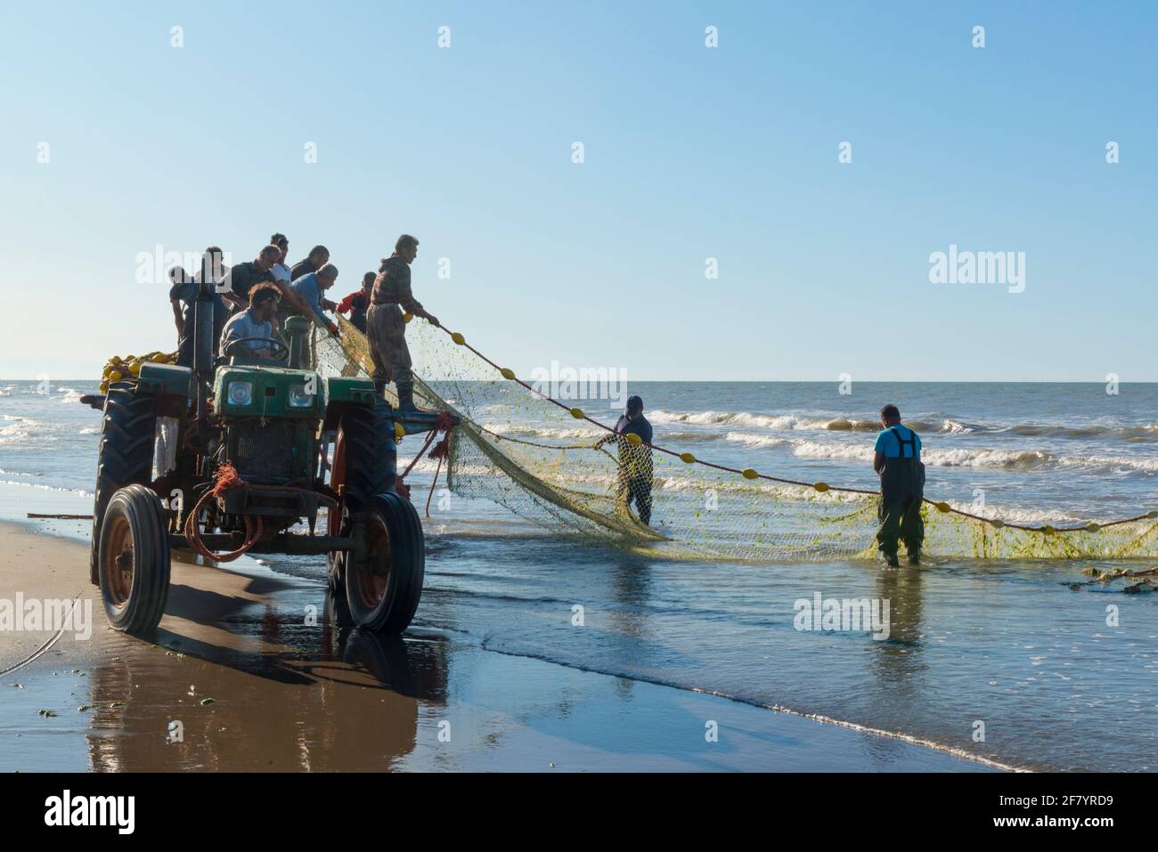 Hauling net fishing hi-res stock photography and images - Alamy