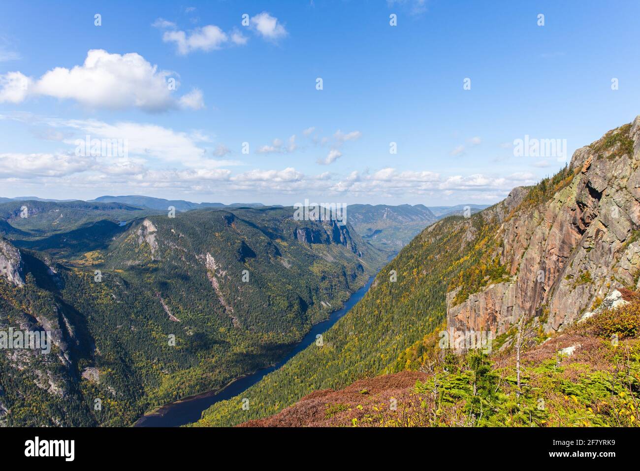 Hill top view below hi-res stock photography and images - Alamy