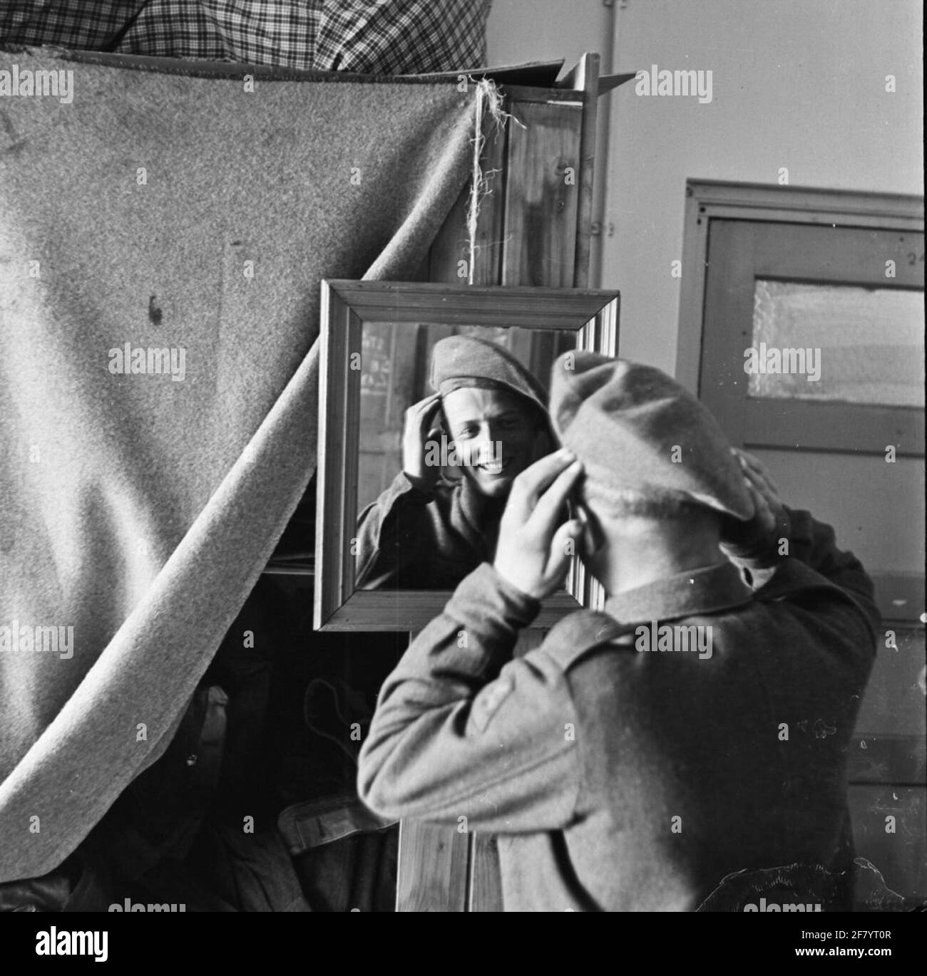 Set up beret hi-res stock photography and images - Alamy