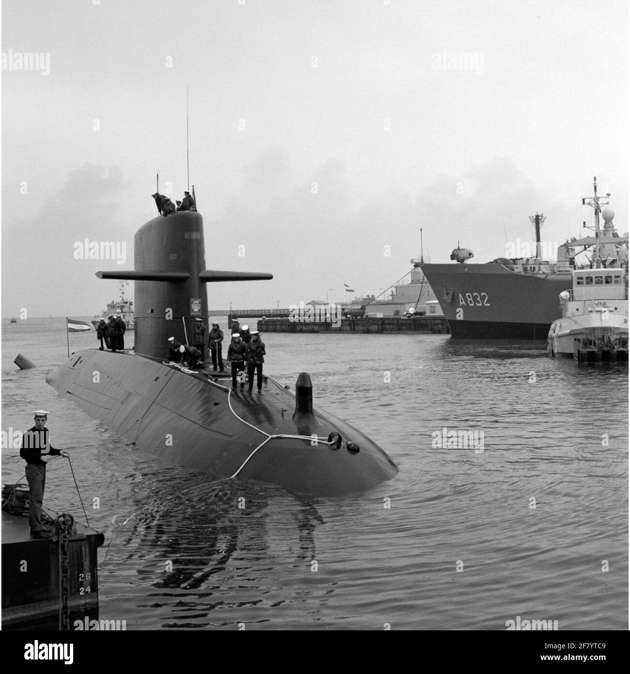 Welcome to the new submarine Hr.Ms. Sea lion (1990-) At the first entry ...