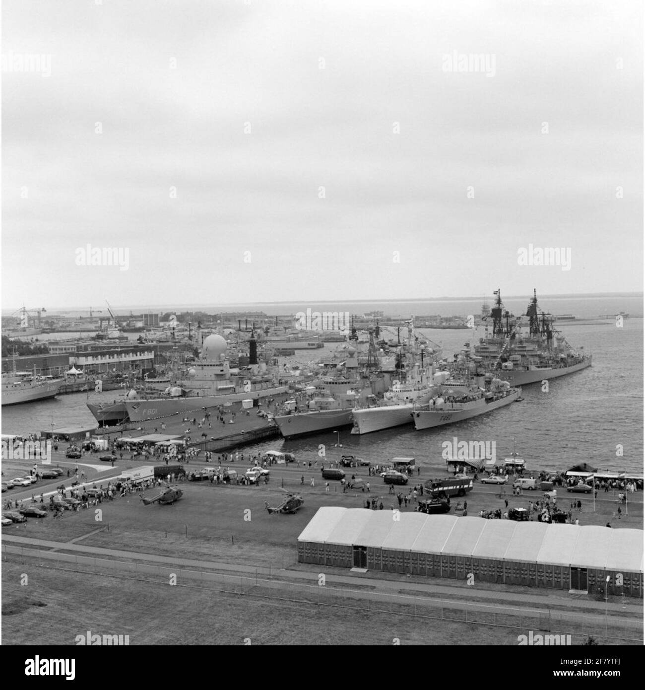 Fleet days 1989 in Den Helder.foraan v.l.n.r. The British type 21 ...