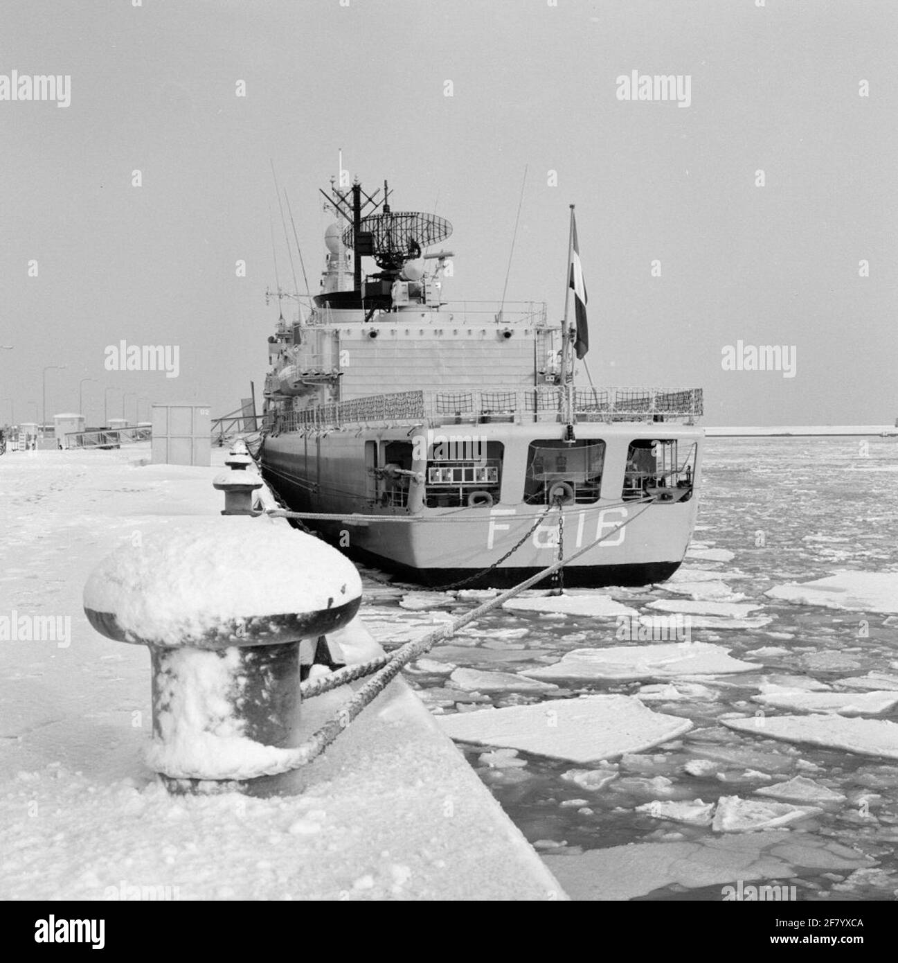 Winter conditions on the new port in Den Helder in March 1991. The S ...