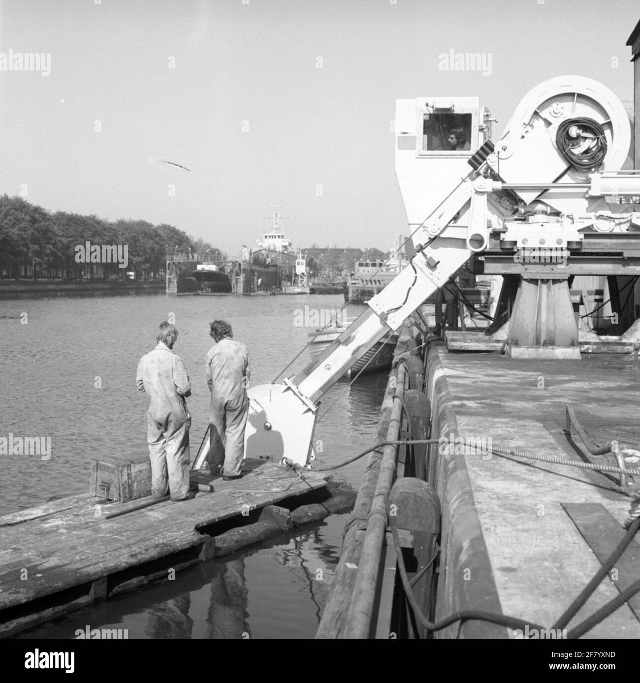 Speyk Class Fregatten VDS PDE 700 test setup. VDS = Variable Depth ...