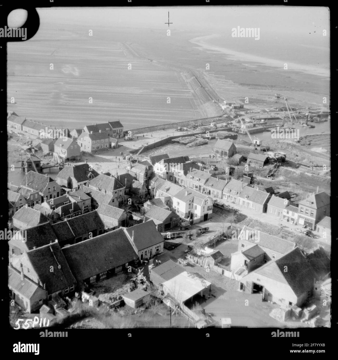 Watersnoodramp 1953. Airer photo of Den Bommel with an overview of the ...