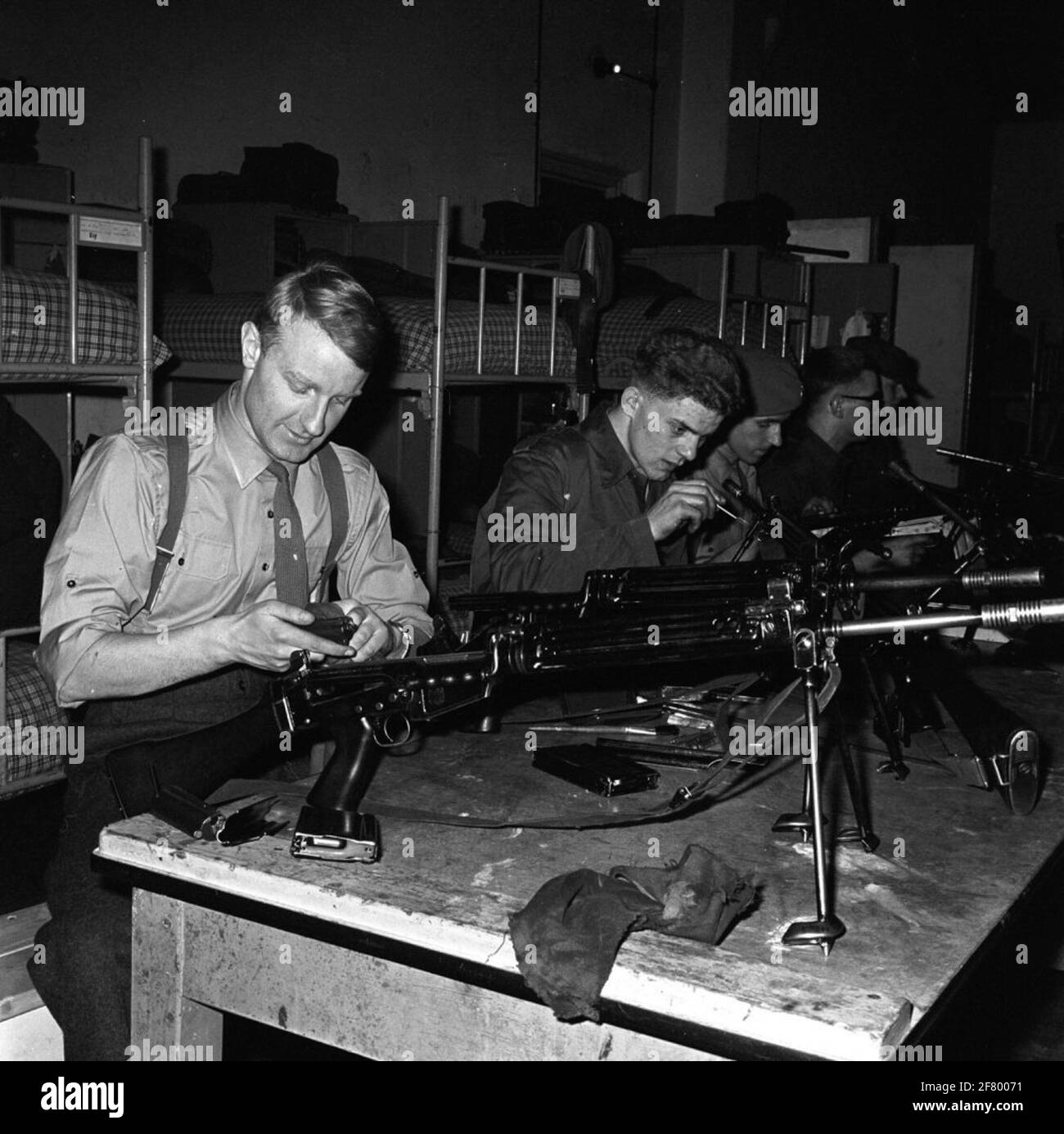 A new batch of conscript soldiers commits arms maintenance at the fal ...