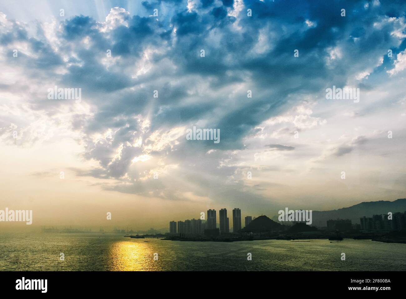 Mesmerizing view of a beautiful sunset in the city Stock Photo - Alamy