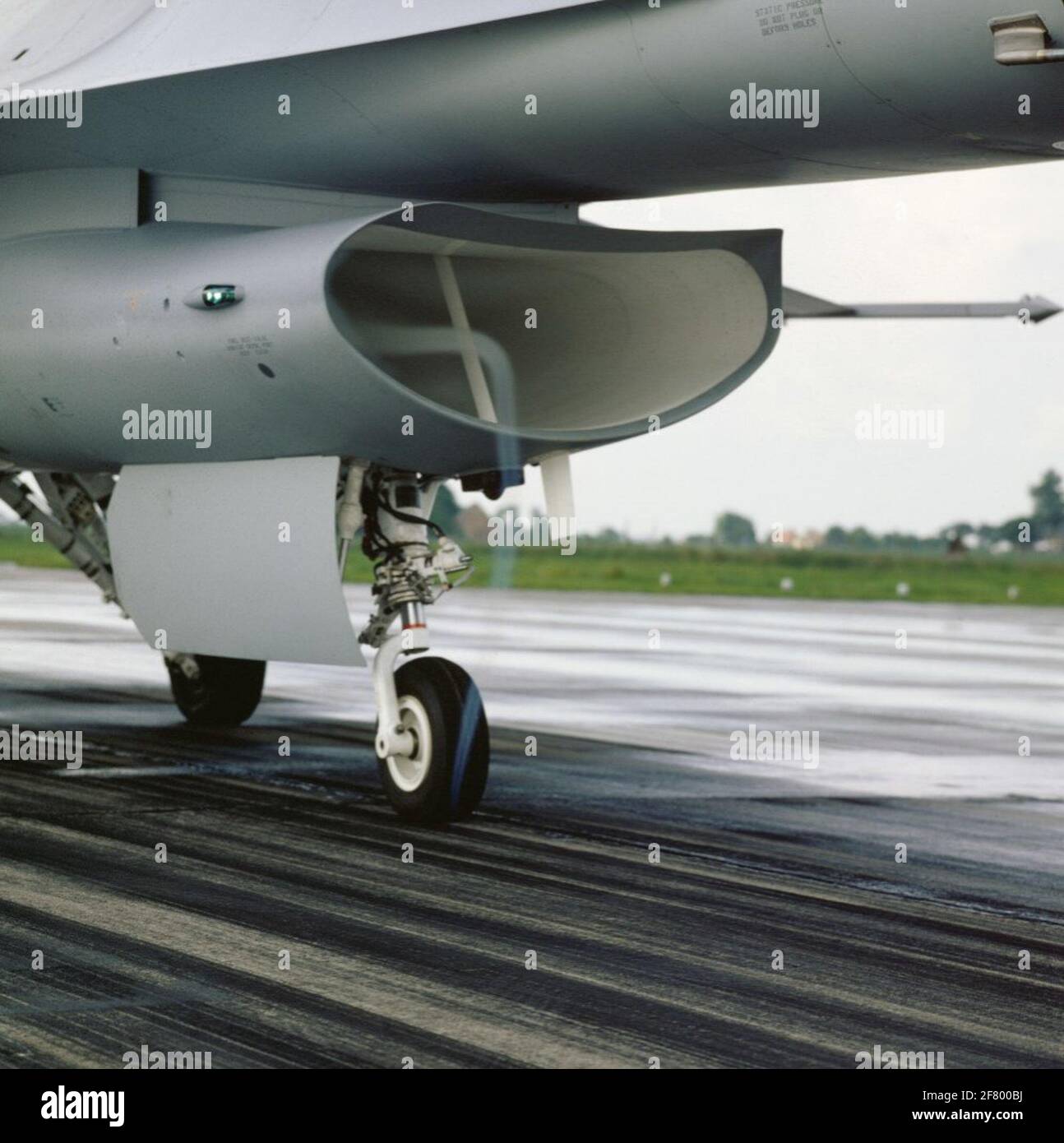 General Dynamics F-16A. Air inlet Stock Photo - Alamy