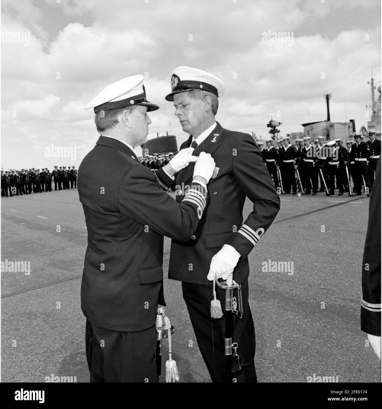 Presentation of a royal award during Queen's Day on April 28, 1989 by ...