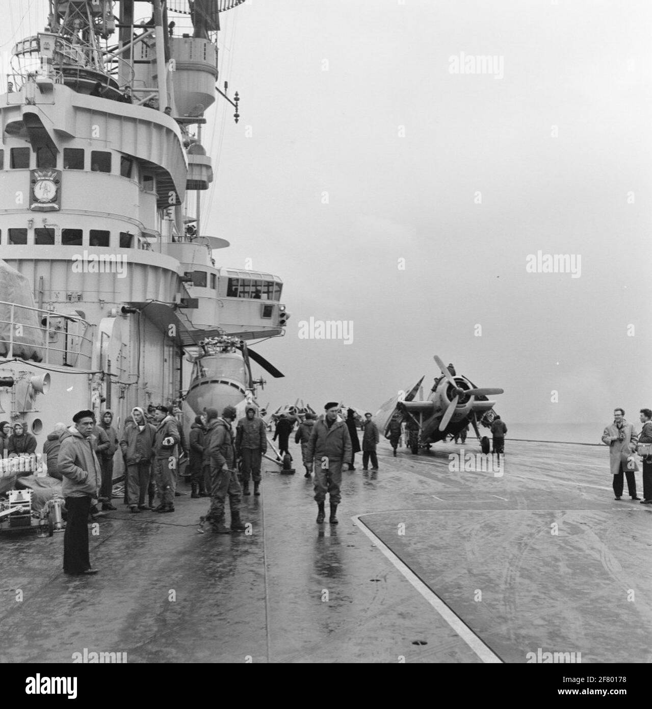 Grumman tbm avenger wings folded hi-res stock photography and images ...