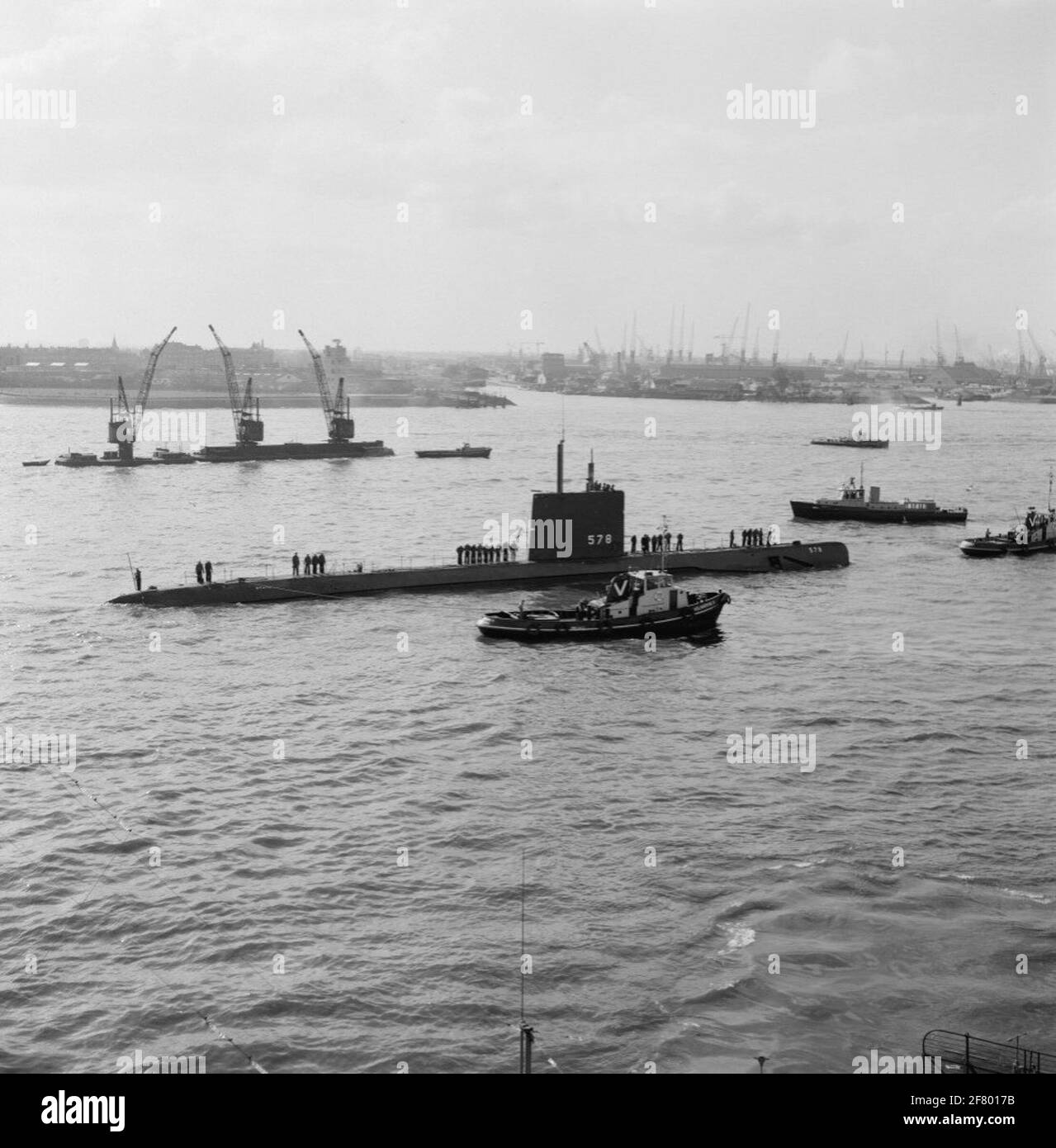 The American nuclear submarine USS Skate (SSN 578, 1957-1968) arrives ...