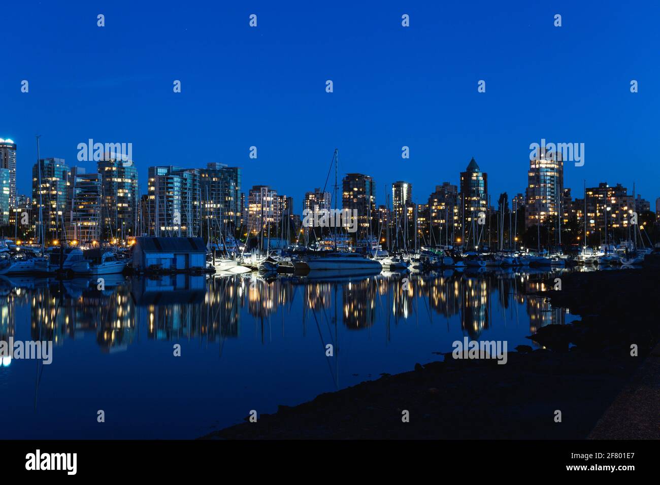 Downtown and sky hi-res stock photography and images - Alamy