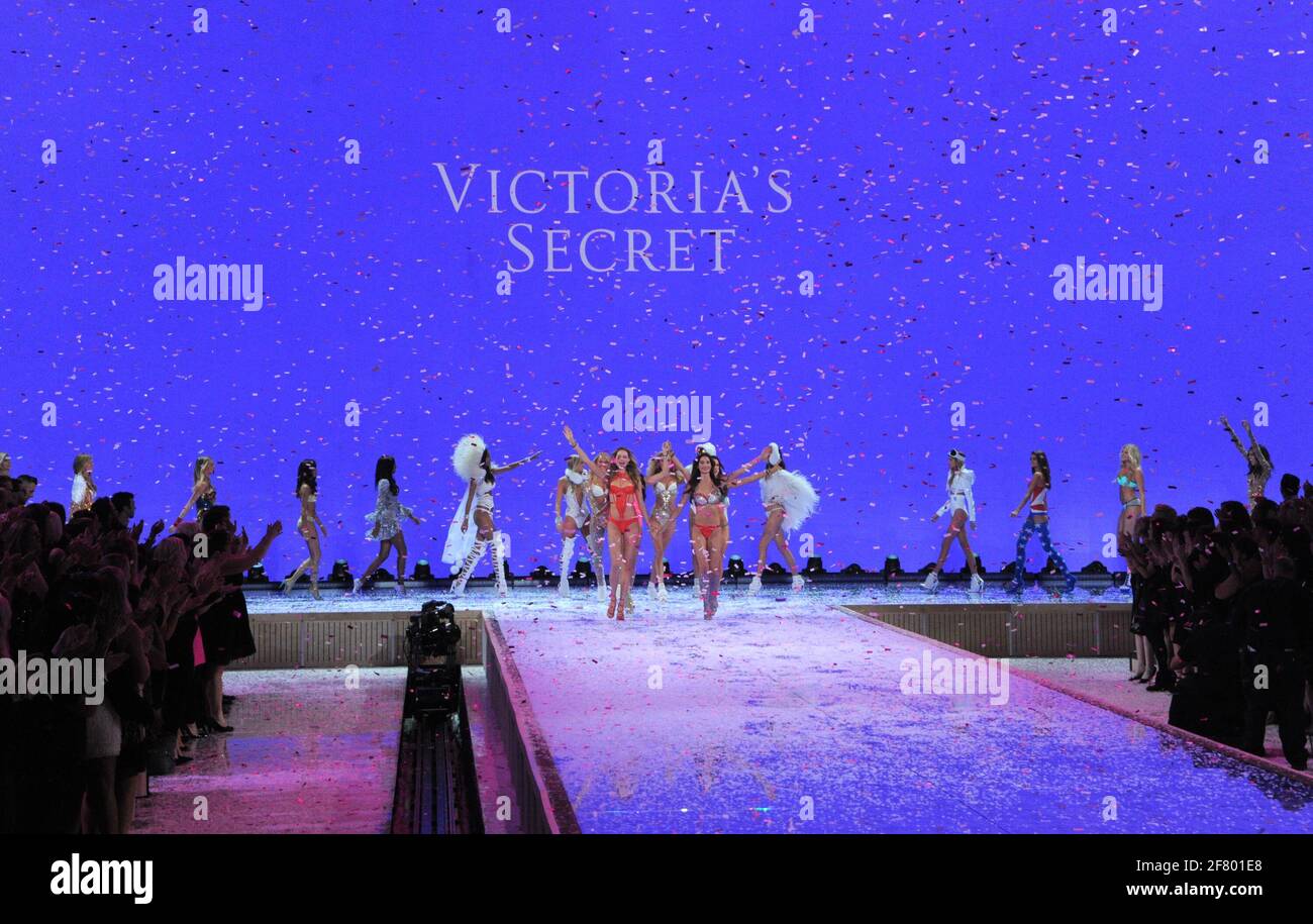 Victorias secret angels josephine skriver hi-res stock photography and ...