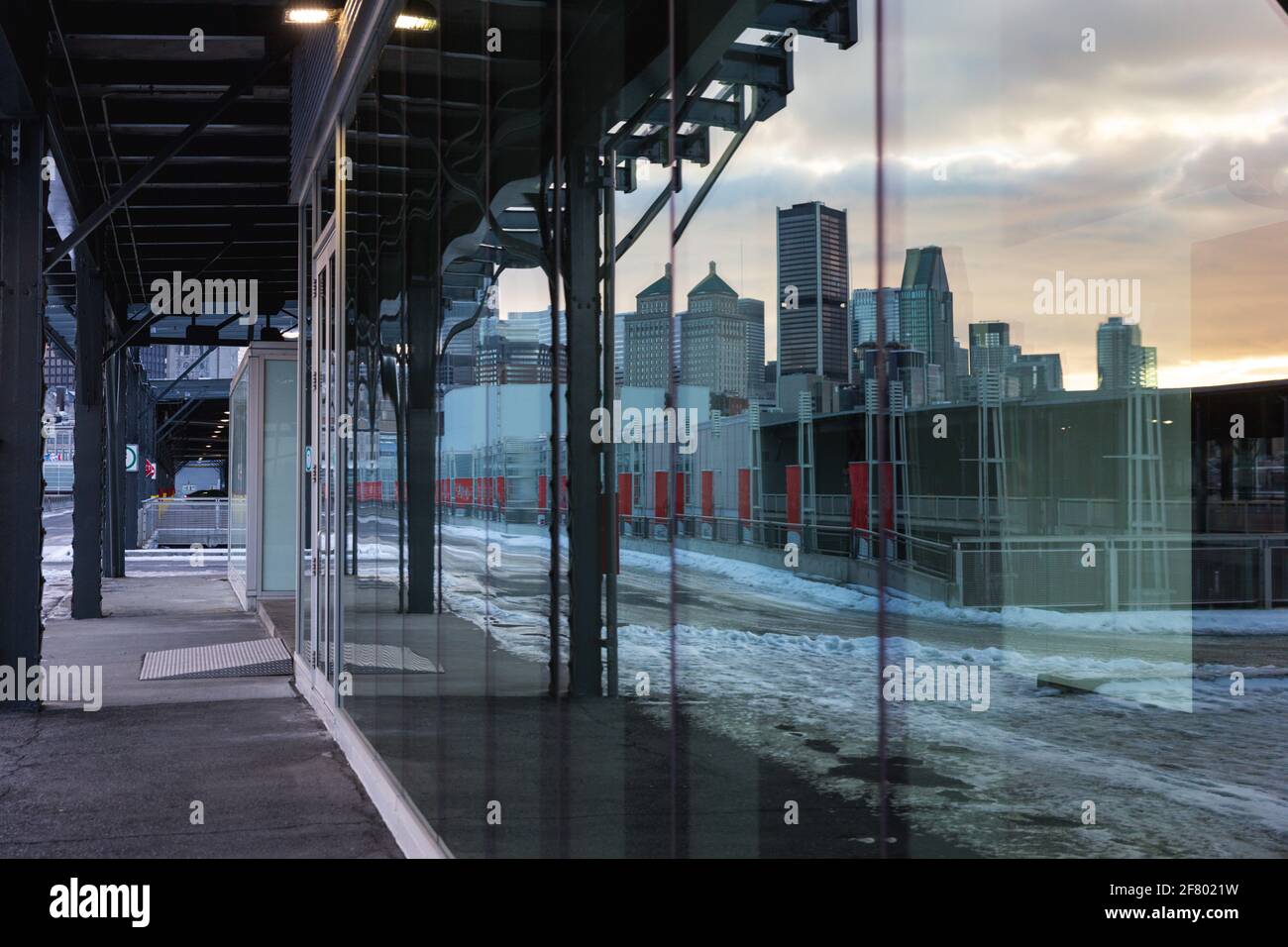 Daylight and high rise building reflection hi-res stock photography and ...