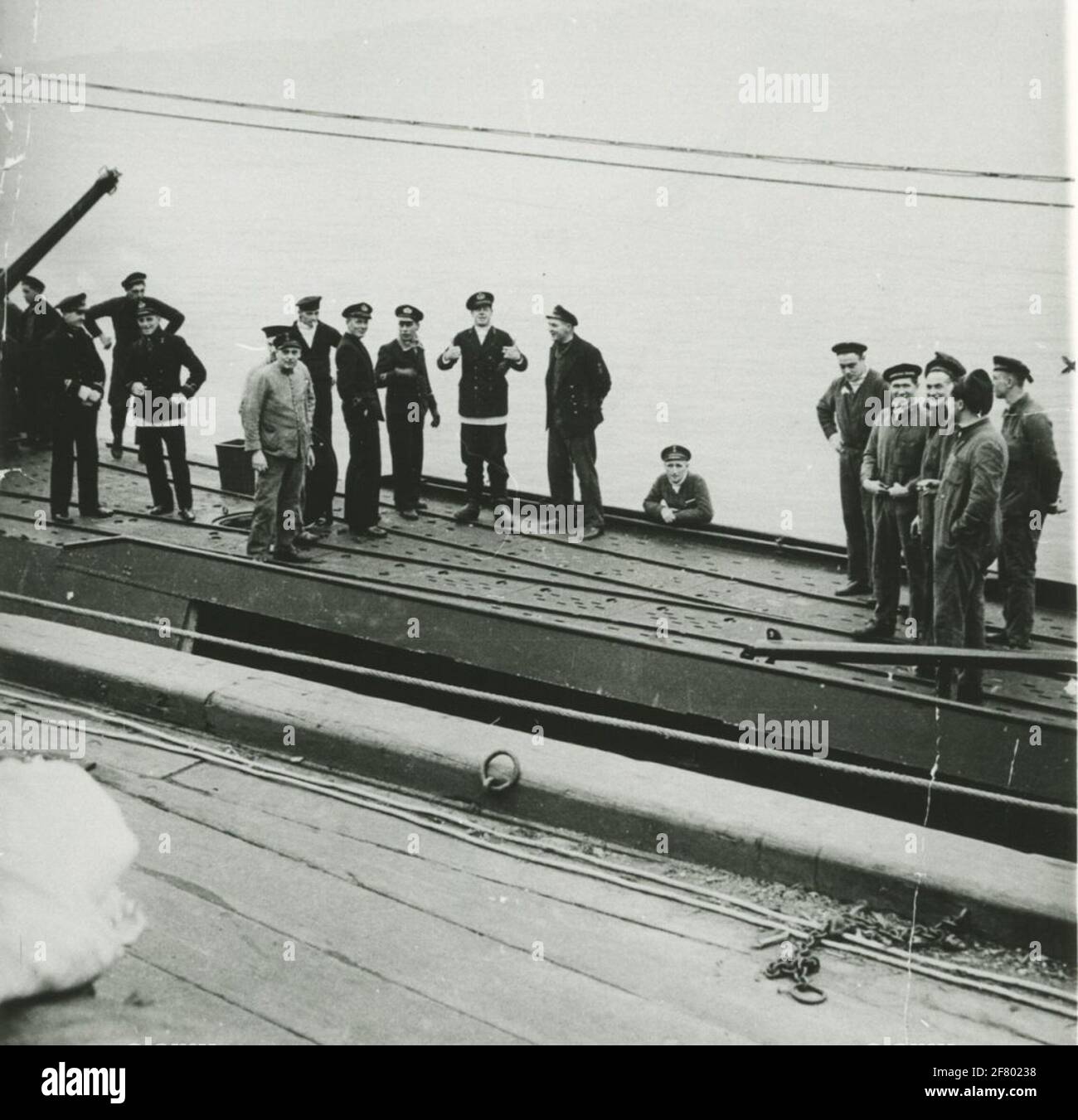 Submarine hr.ms. O 22 (1940-1940) in Dundee (Scotland) 1940.The crew to ...