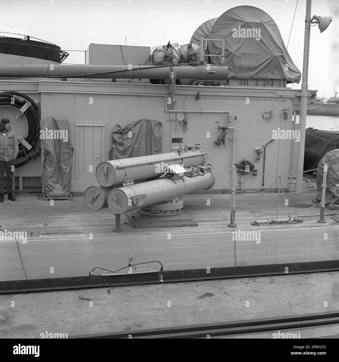 Test arrangement of the triplet torpedo launching installation Mk 32 ...