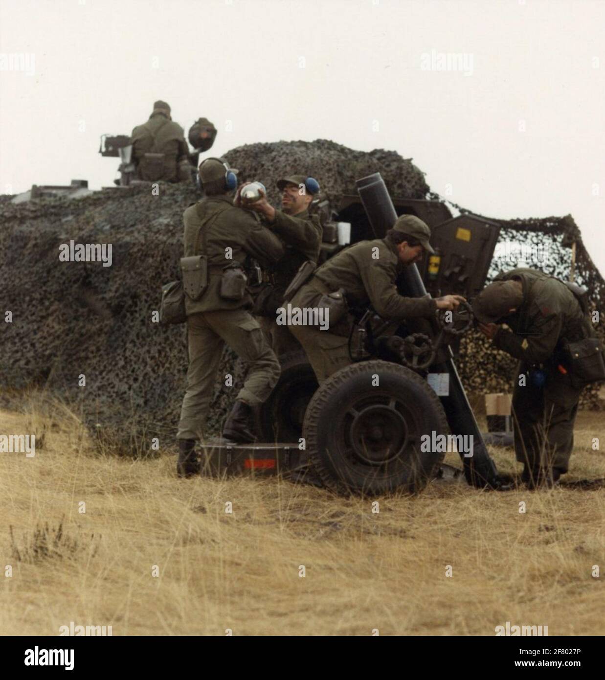 120 mm mortar hi-res stock photography and images - Alamy