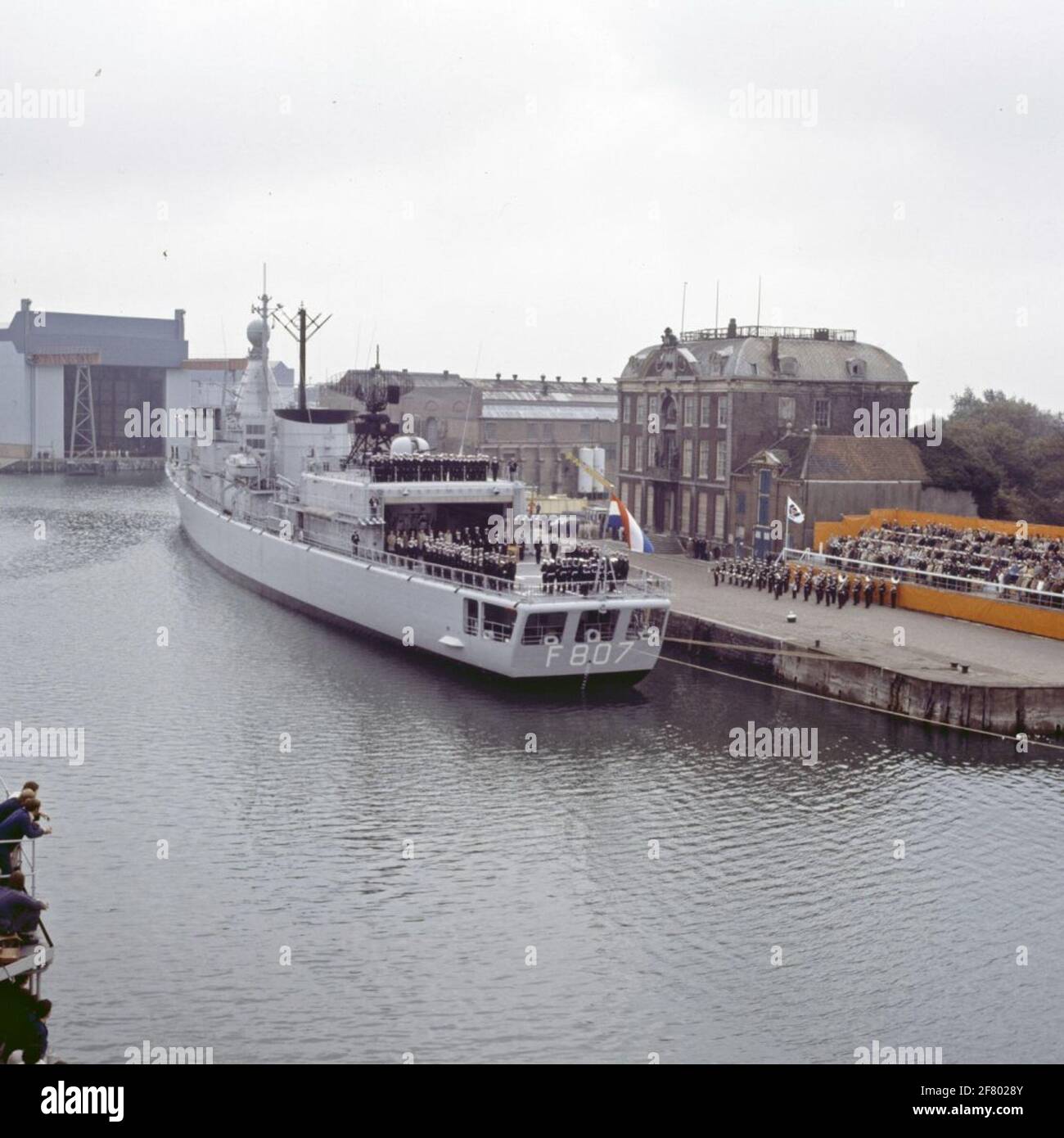Communication of the S-frigate Hr.Ms. Kortenaer (1978-1997) on October 26, 1978 at De Kon. Me ...