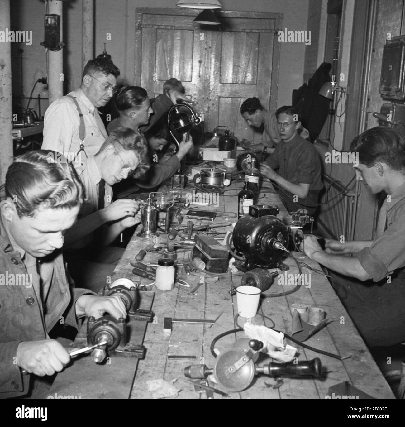 Mechanical tasks Black and White Stock Photos & Images - Alamy