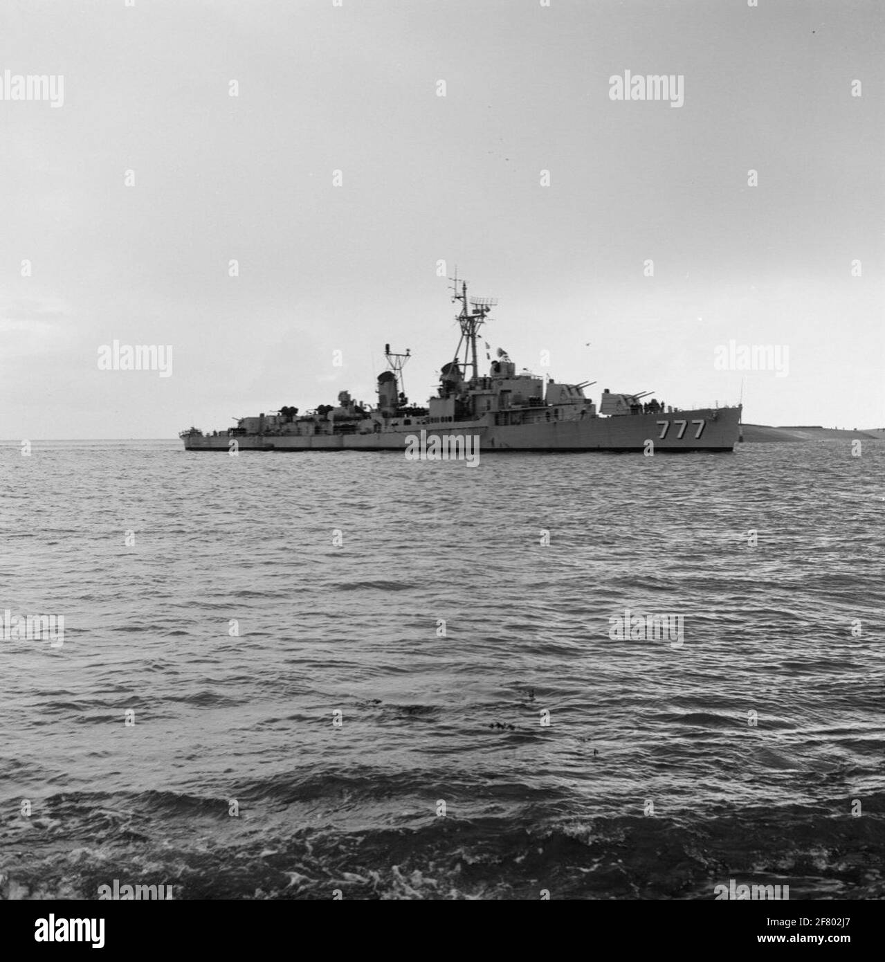 Uss zellars hi-res stock photography and images - Alamy