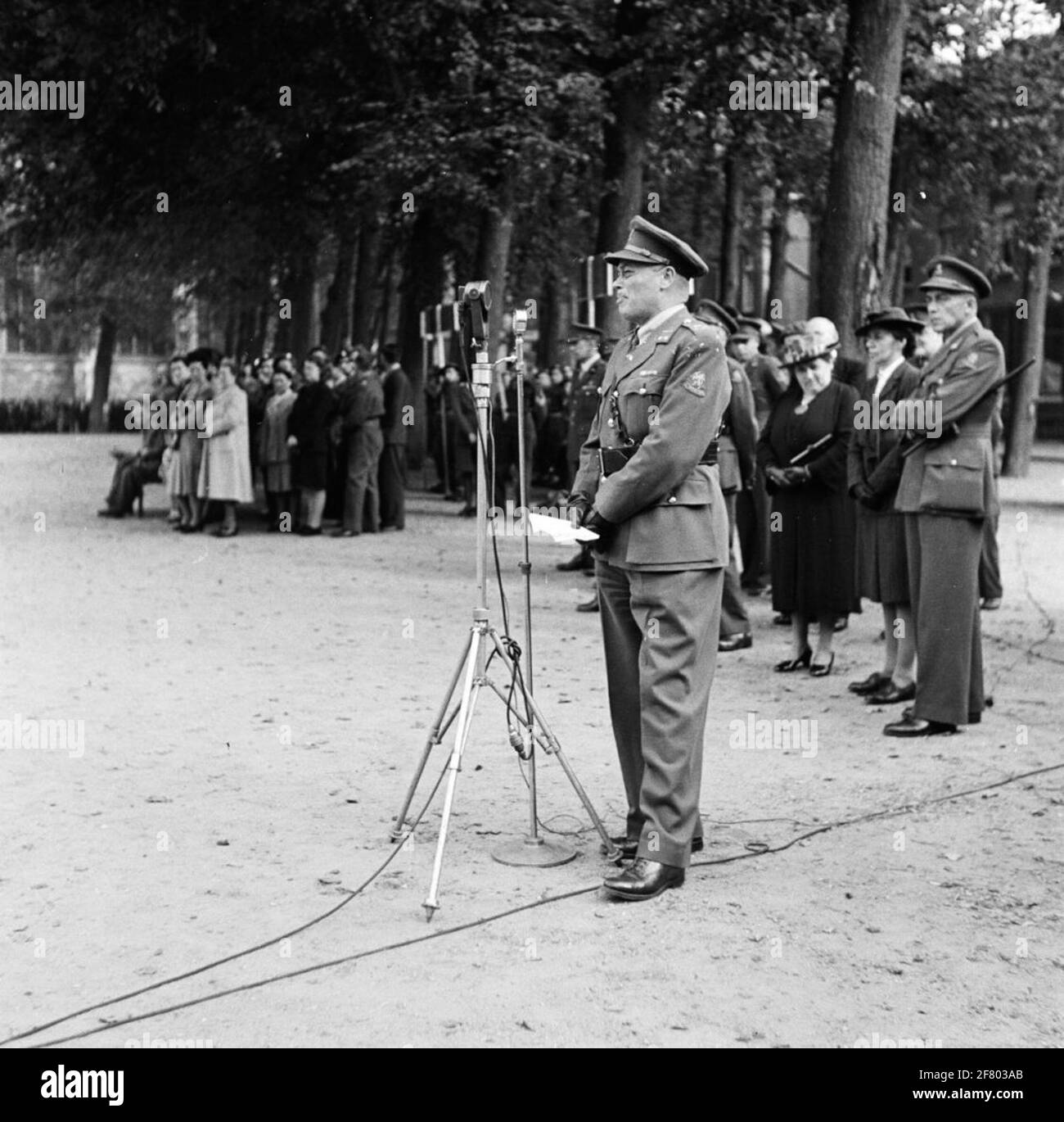 Parade officials Black and White Stock Photos & Images - Alamy
