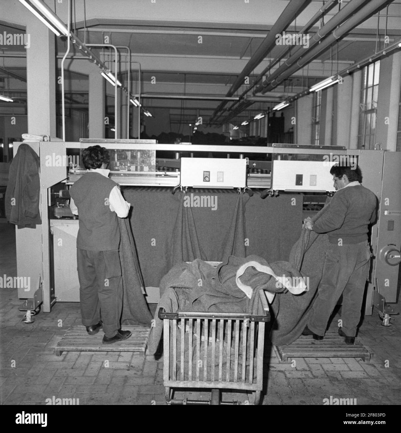 Two employees of 637 intendance central workshop in Woerden serve the ...