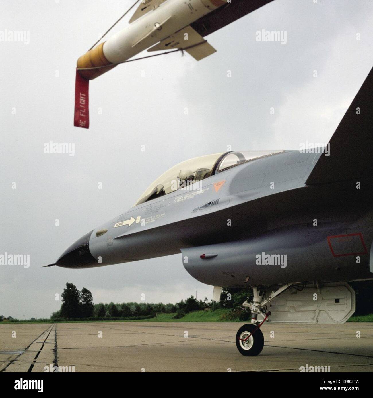 A General Dynamics F-16A with Aim-Sidewinder armament Stock Photo - Alamy