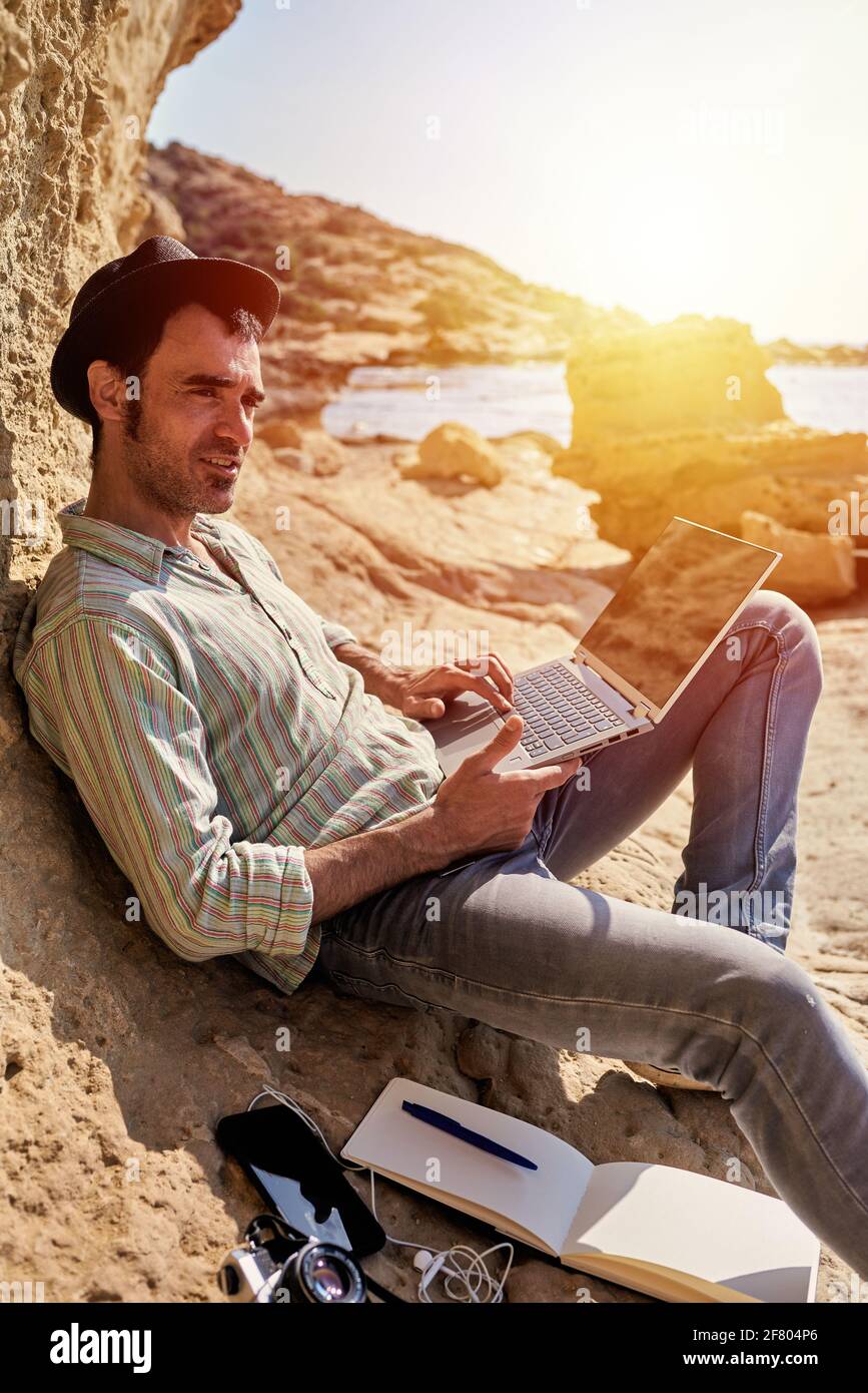 Remote work beach hi-res stock photography and images - Alamy