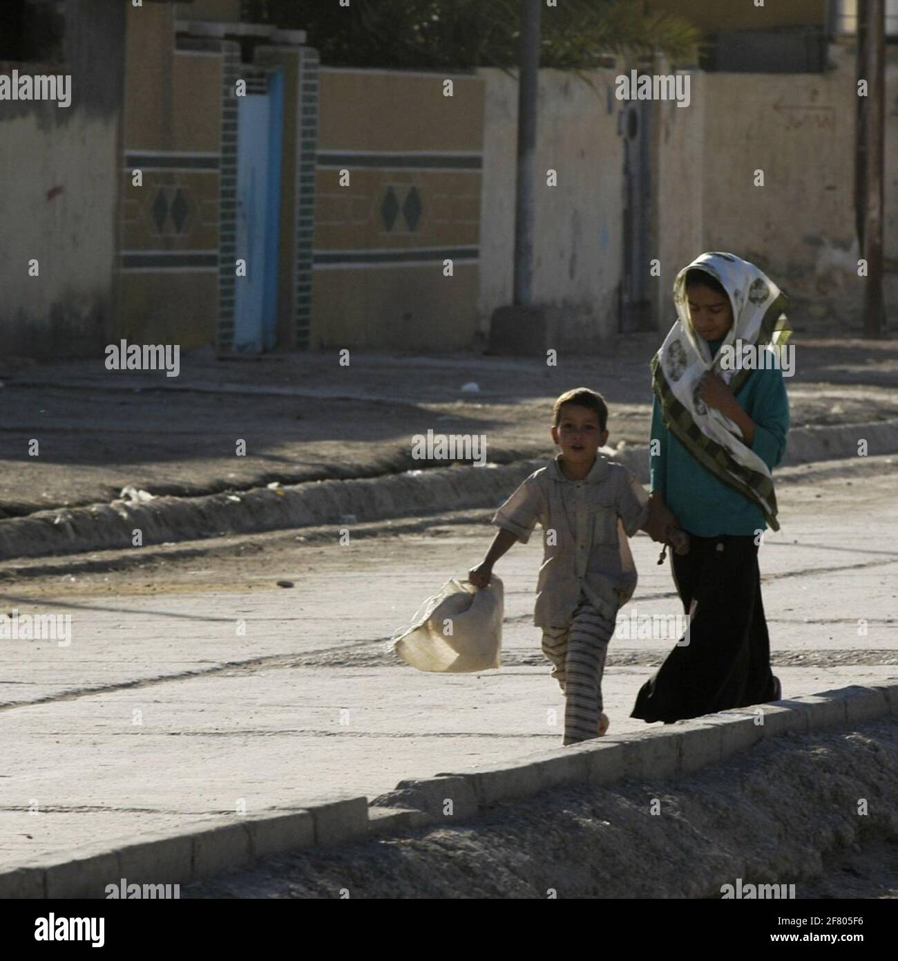 Iraqi mother and son on the street Stock Photo - Alamy
