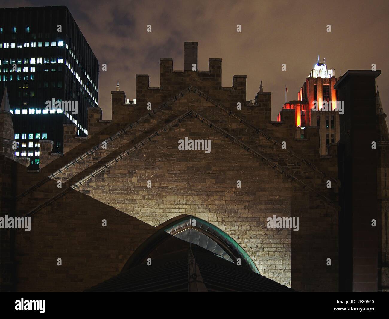 City building rooftop night hi-res stock photography and images - Alamy