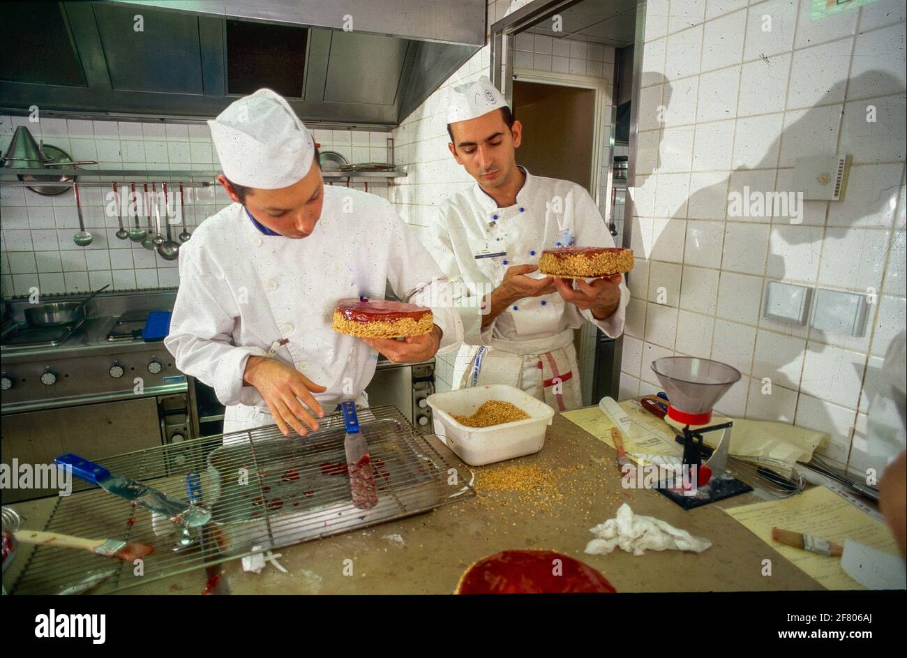 French cooking lesson hi-res stock photography and images - Alamy