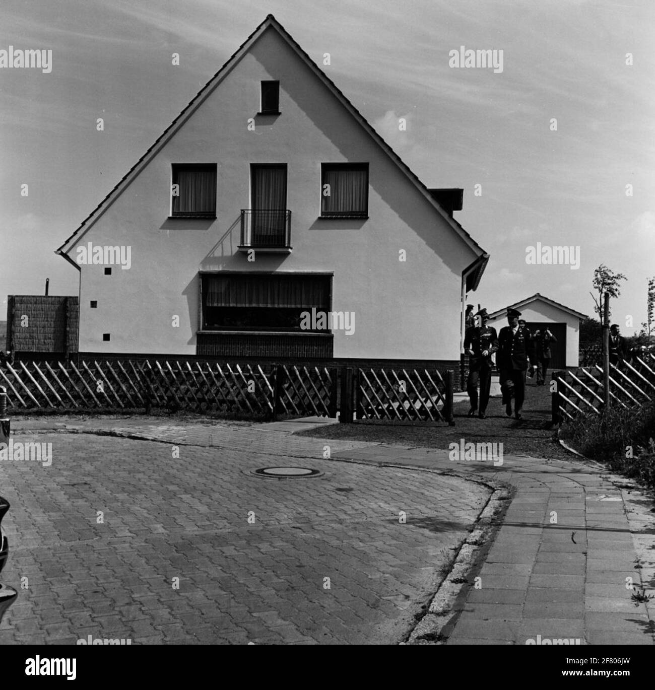 Inspector General Z.K.H. Prince Bernhard also visits the 41 armored ...
