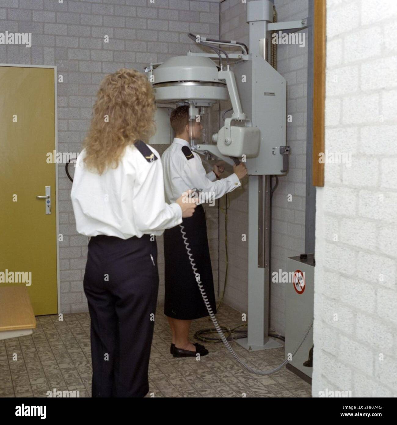 X-ray device in the central sickness (CZB) in April 1990 Stock Photo ...