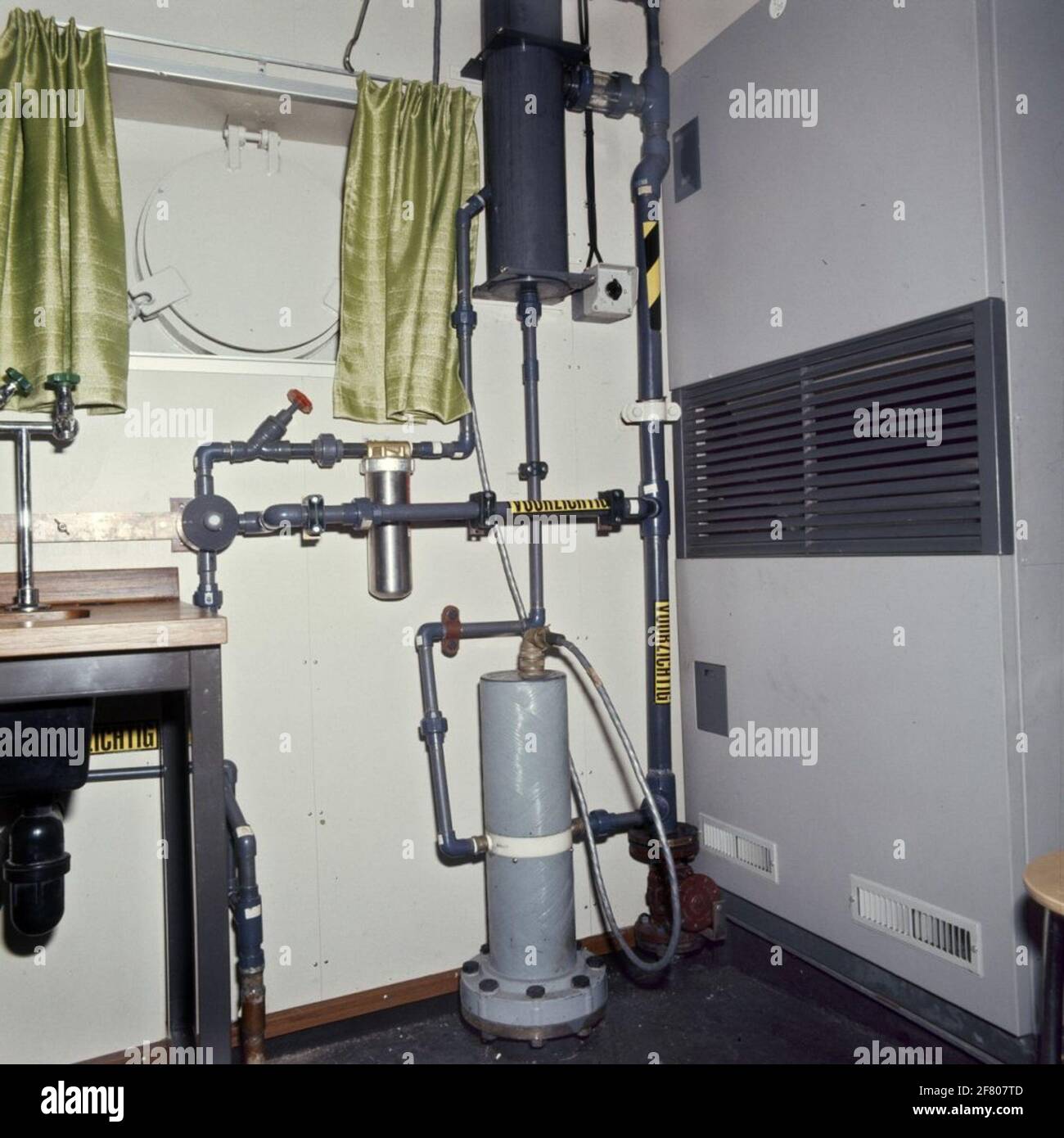 Measuring instruments A / B from the Oceanographic research vessel Hr ...