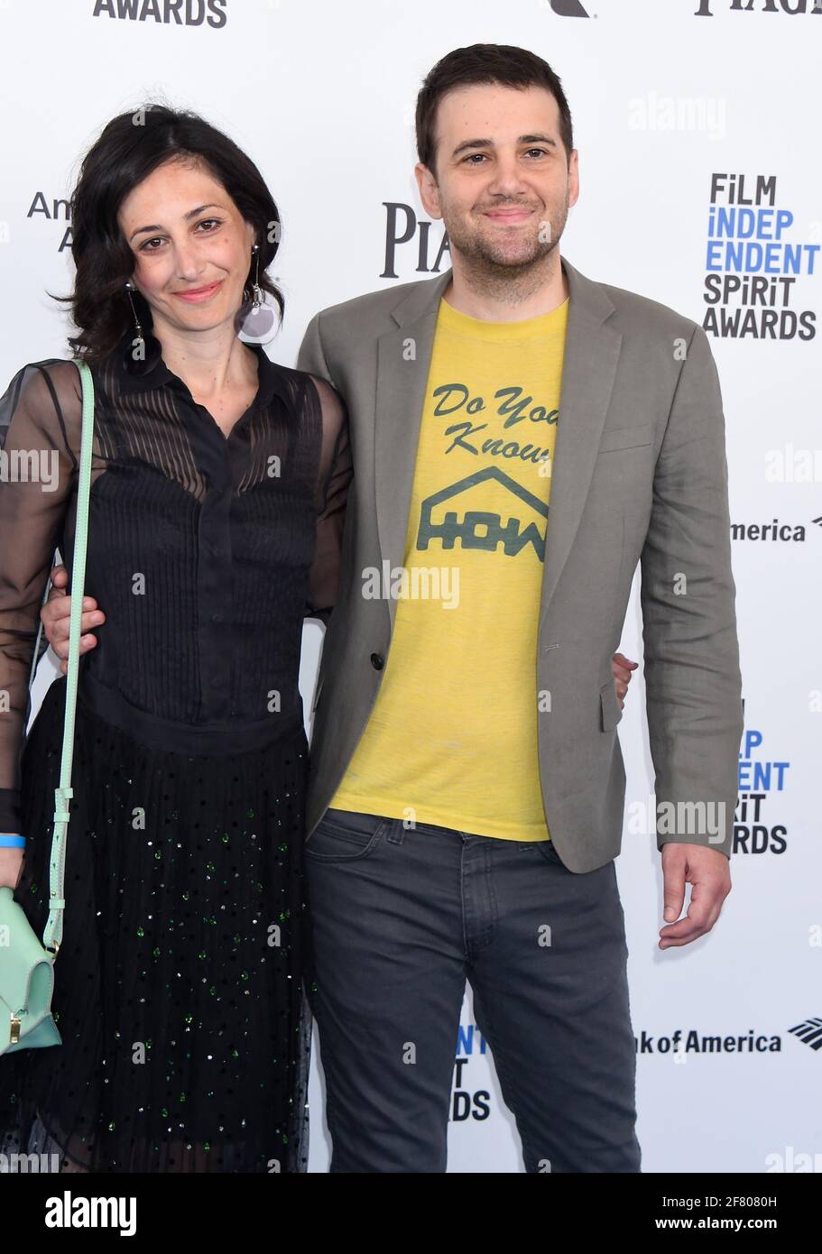 Mitchell And Annie Kiss