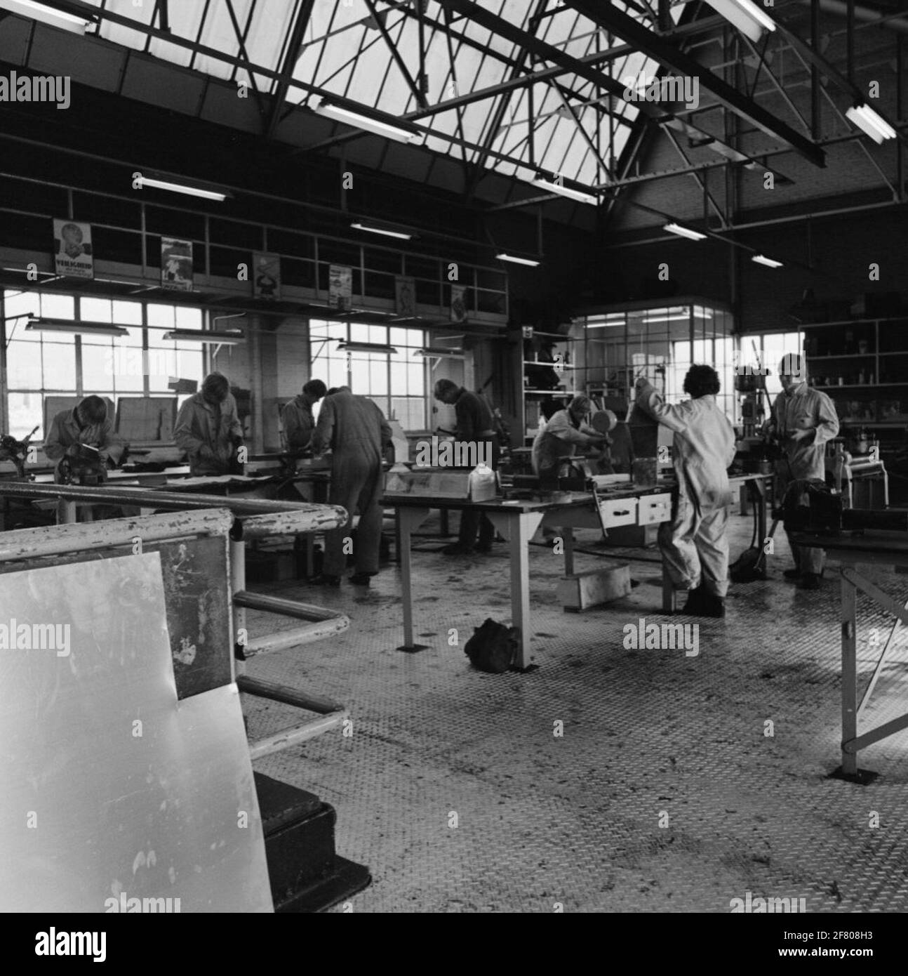 Plate workers Black and White Stock Photos & Images - Alamy