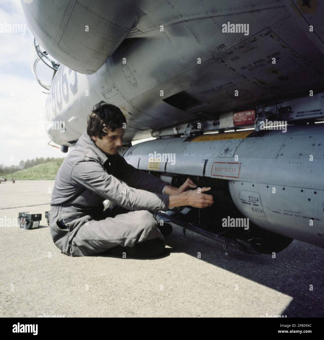 Changing Casettes of the Orpheus Pod under a Lockheed F-104G ...