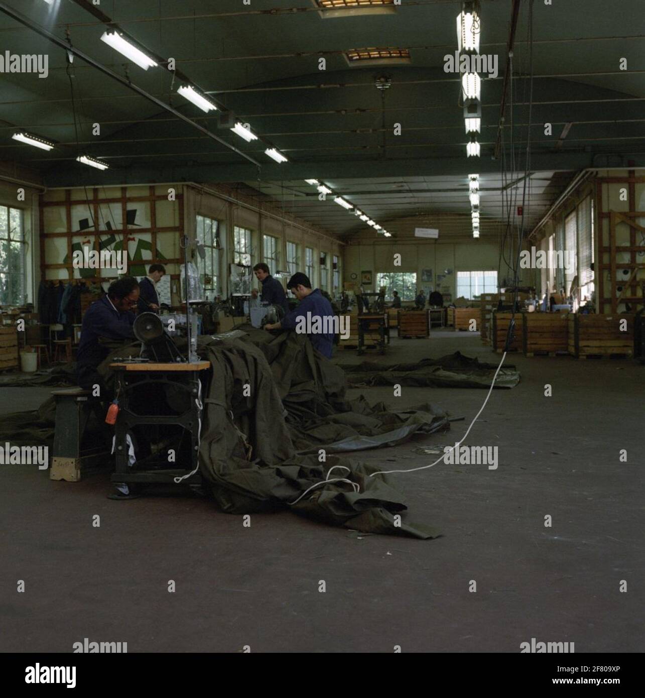 Work in 637 Intendance Central Workshop in Woerden. Employees of the ...