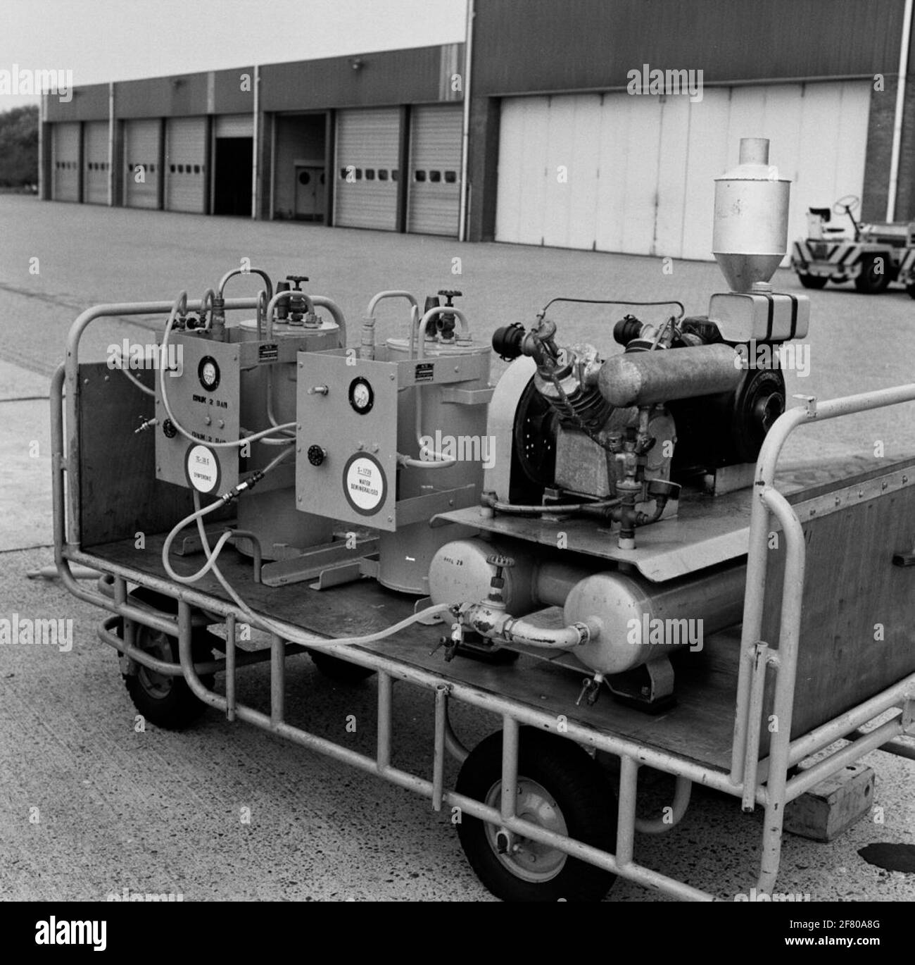 Compressor wash lynx. Car with compressor and liquid vessels with water ...