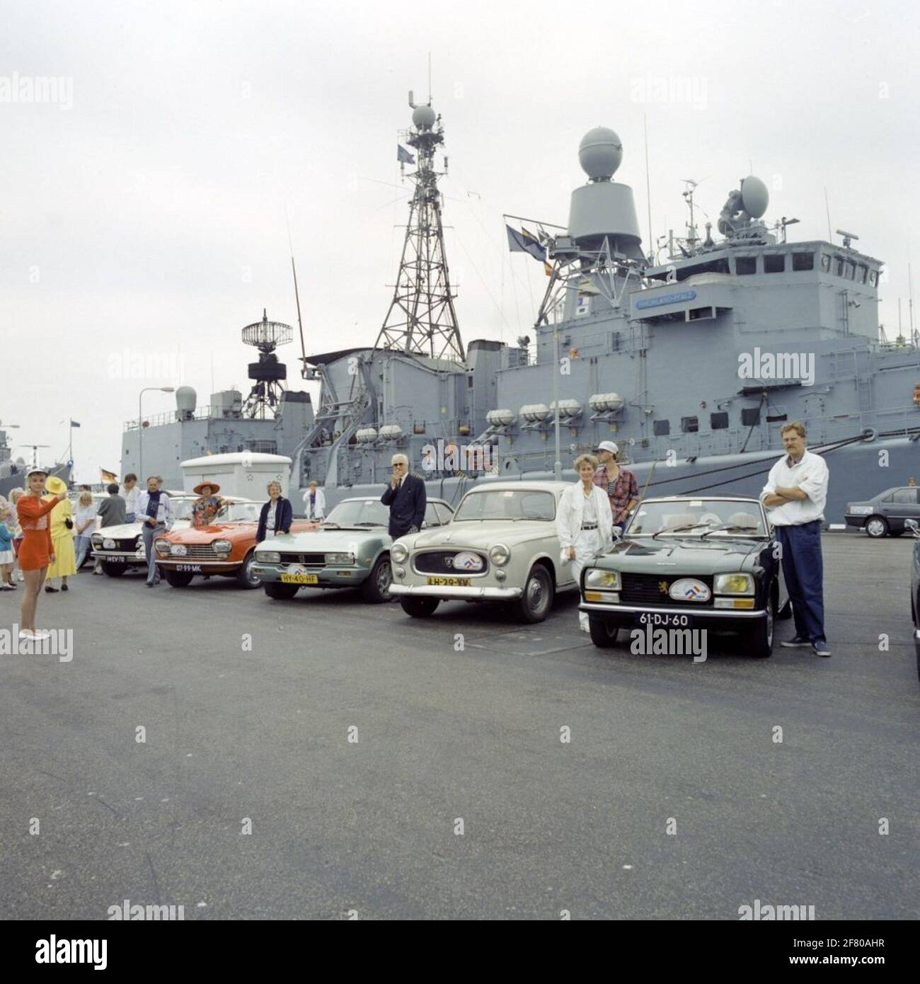 Oldtimers on the quay arranged with Frigates and Destroyers in the ...