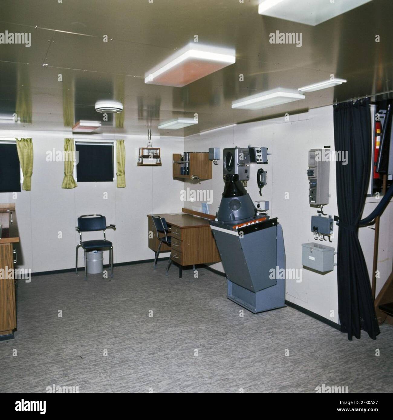 Radar console A / B from the oceanographic research vessel Hr.Ms ...